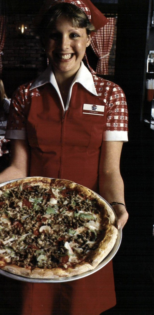 20 Photos Remembering How Pizza Hut Looked Like In The 1970s