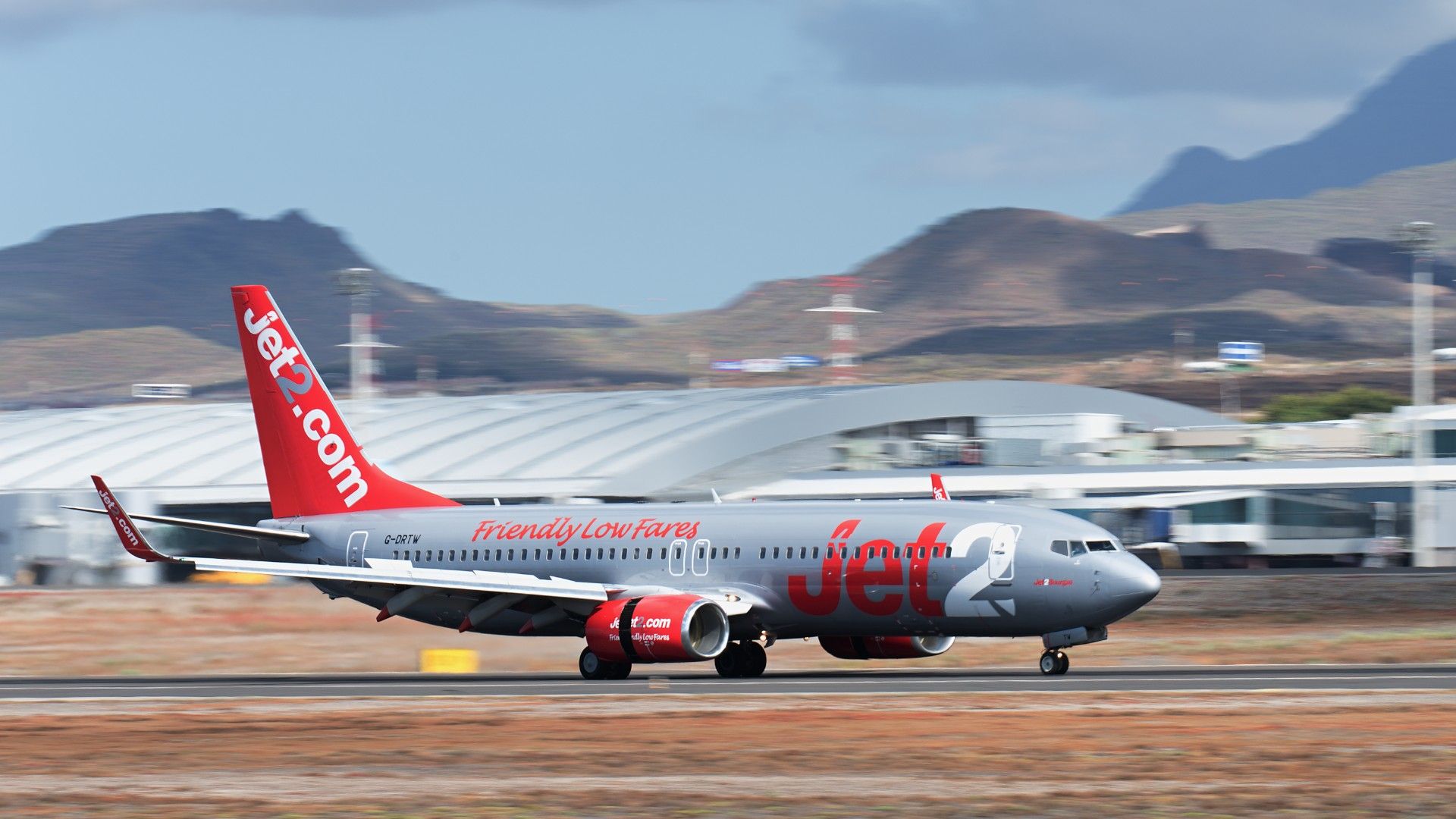 jet2-unveils-first-all-business-boeing-737-for-vip-charters