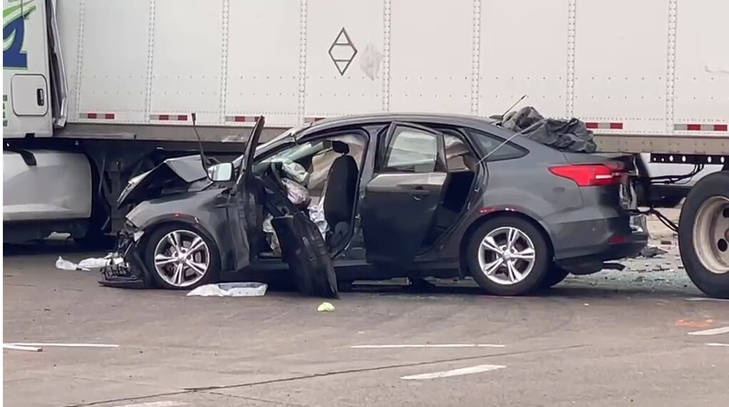 Lanes reopen after early morning crash at Santa Ursula