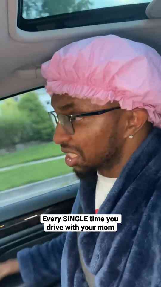 How moms be tweaking while you drive 😳🚗