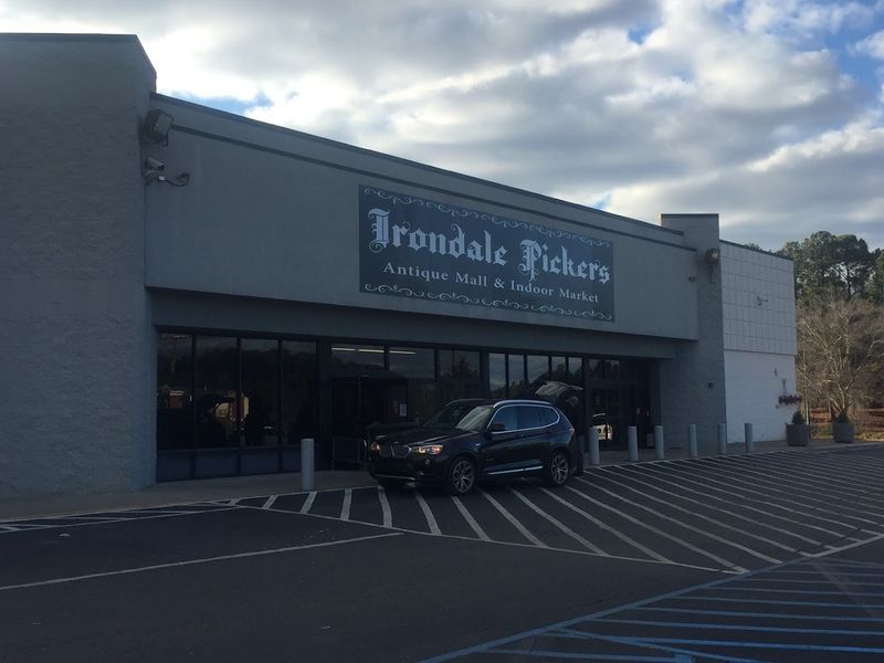 The enormous Alabama antique mall houses over 500 vendors inside a ...
