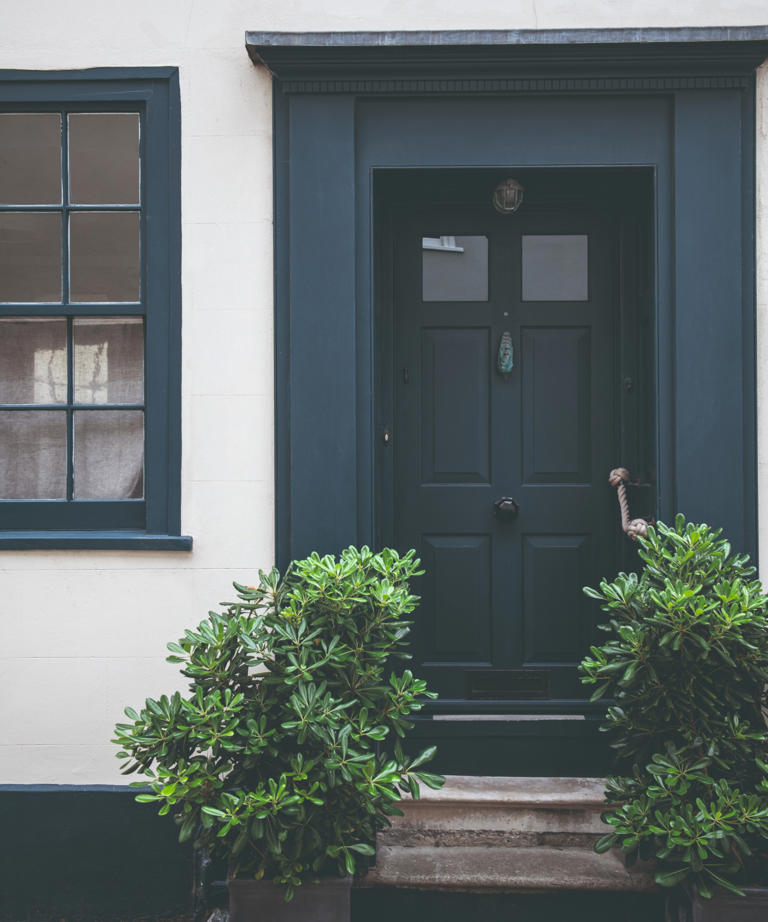 3ways to outsmart porch pirates and stop them stealing delivery ...