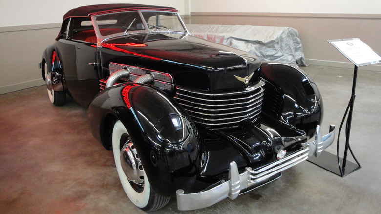 10 seriously cool classic cars with hidden headlights