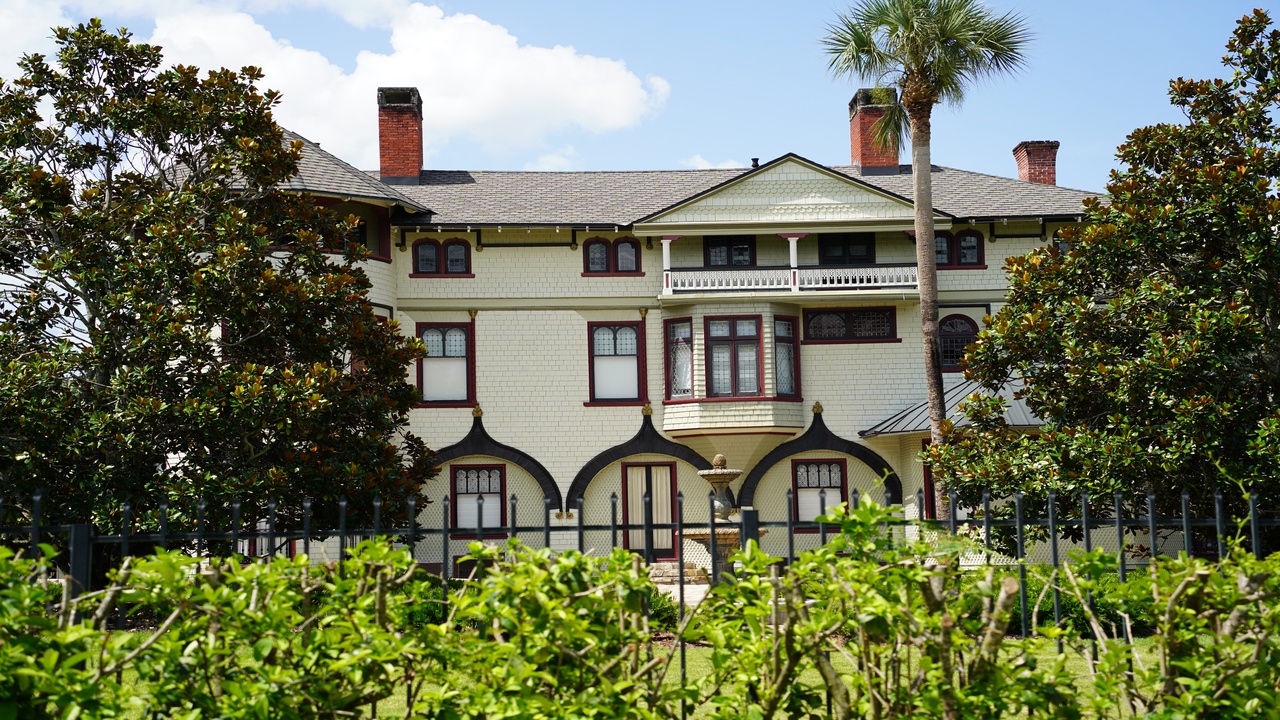A Victorian mansion in DeLand, Florida just changed everything I ...