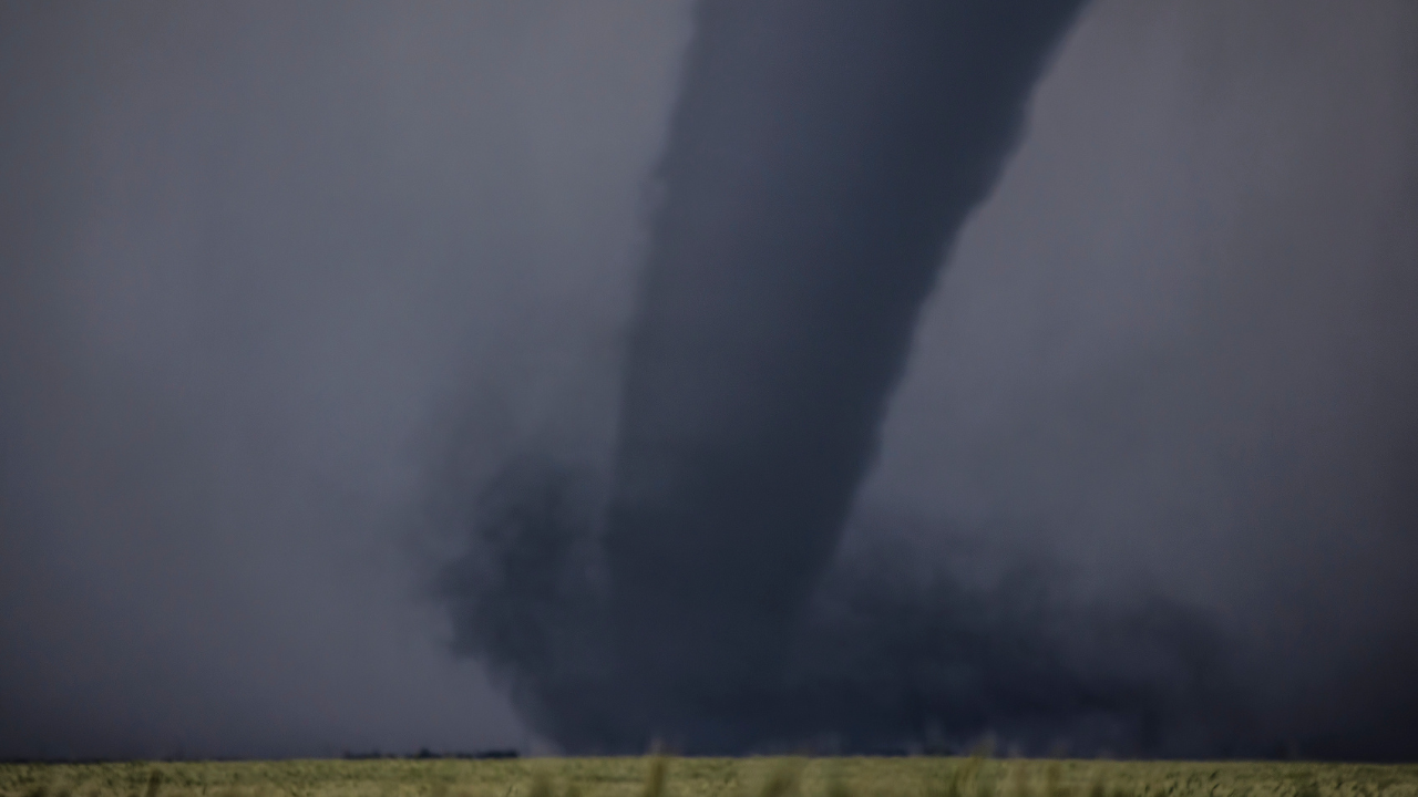 Tornado reported near Milwaukee Airport amid warning in Waukesha ...