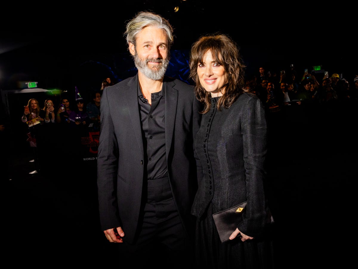 18 celebrity couples you probably thought were married (but aren’t)