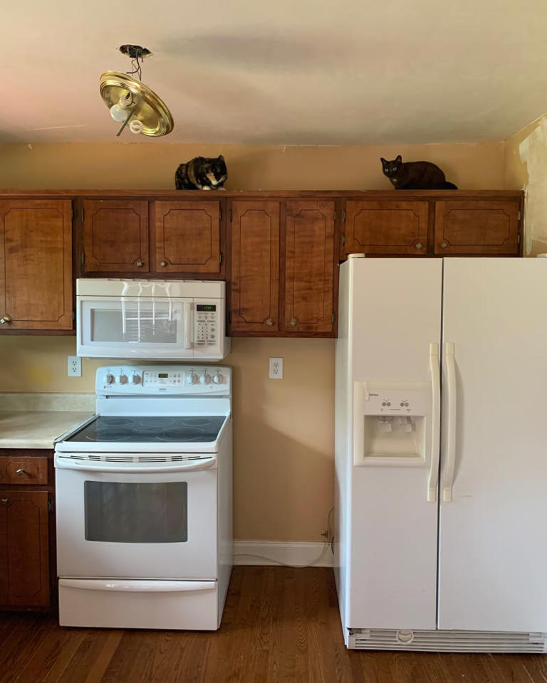 A dated '80s kitchen gets a floor-to-ceiling renovation for only $9,000