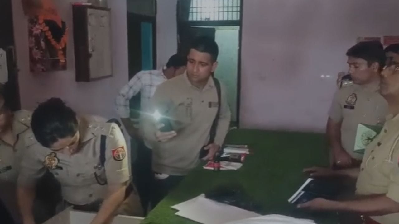 डेढ़ घंटे में प्यार से मर्डर तक... आगरा के होटल में बॉयफ्रेंड का रेत ...