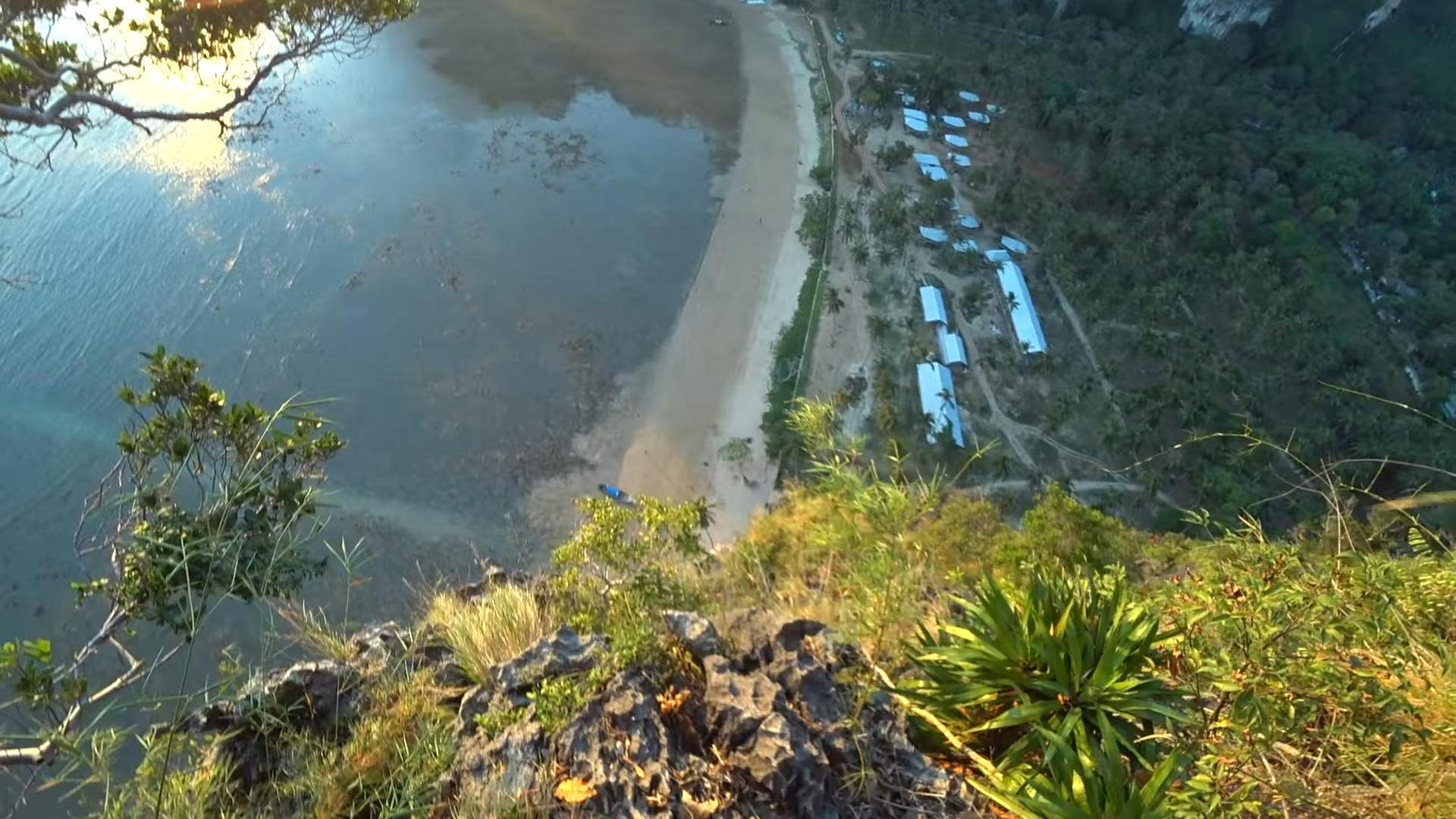 He steps off a 300-foot cliff — then freefalls to land on the beach