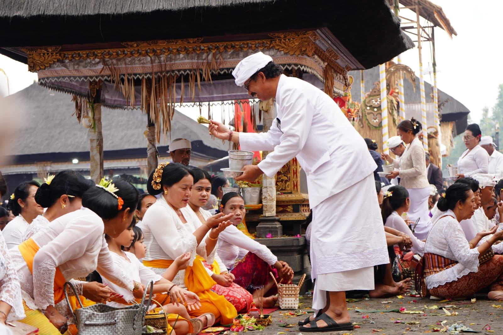 Jadwal rahinan umat Hindu Bali Mei 2026: Dua kali purnama hingga Tumpek ...