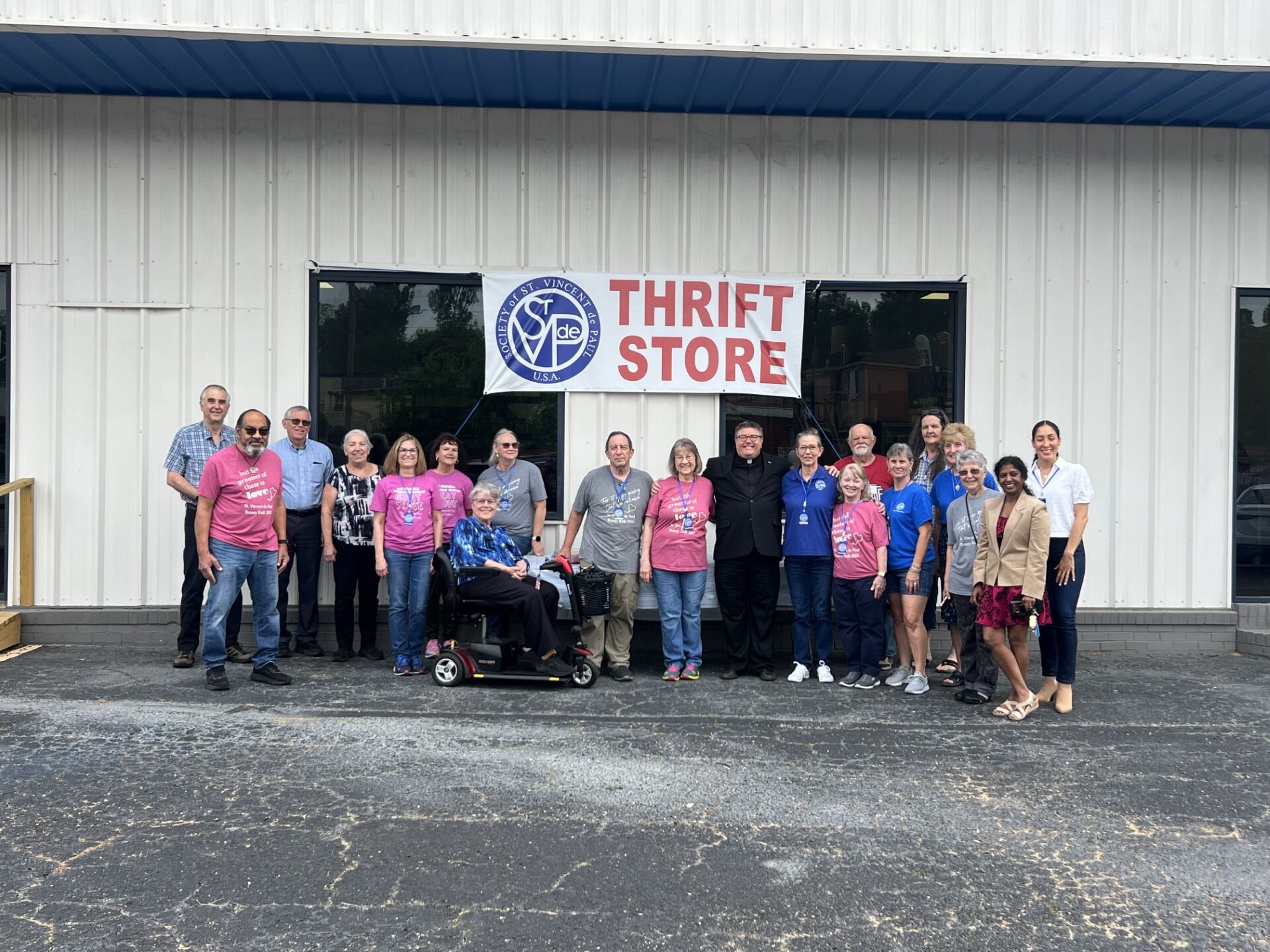 Tyler thrift store holds grand re-opening