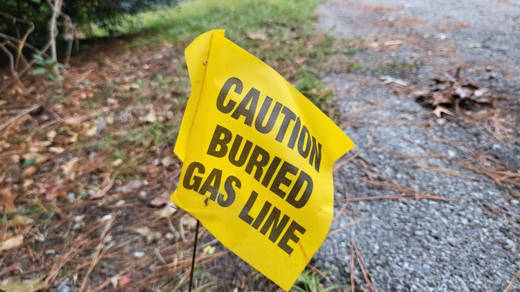 Gas line cut shuts down Blythewood road; could stay closed for hours ...