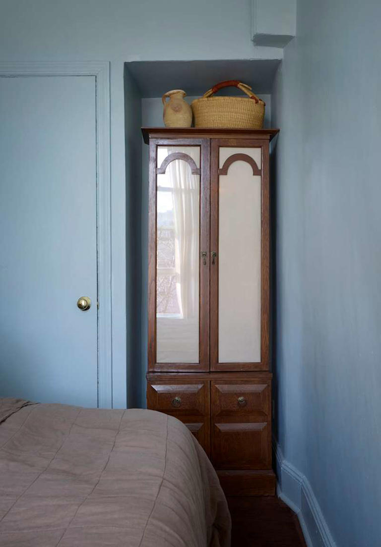 The $0 swap that made this tiny, narrow bedroom feel bigger (no ...