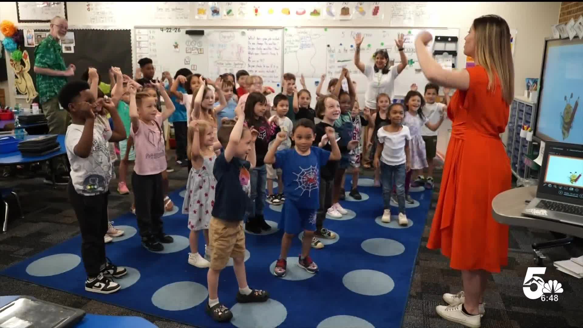 Meteorologist Alex O'Brien visits Turman Elementary in Colorado Springs