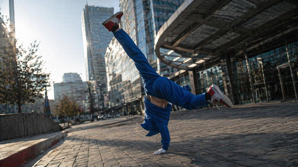 Real life parkour recreates Sonic running action