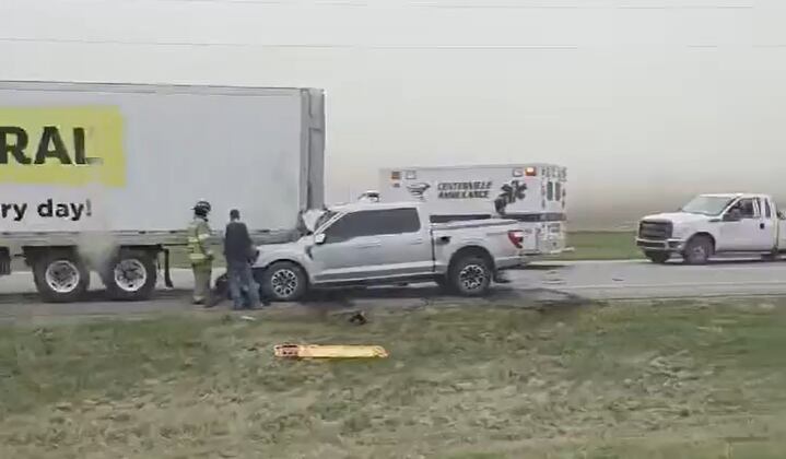 A dozen vehicles crash during dust storm on I-29 in South Dakota