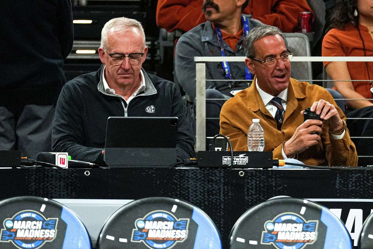 Why Texas OL coach Kyle Flood isn't thinking about 2025 when it comes ...