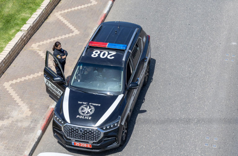 Israel police arrest Jerusalem rioter who assaulted officer, waved ...
