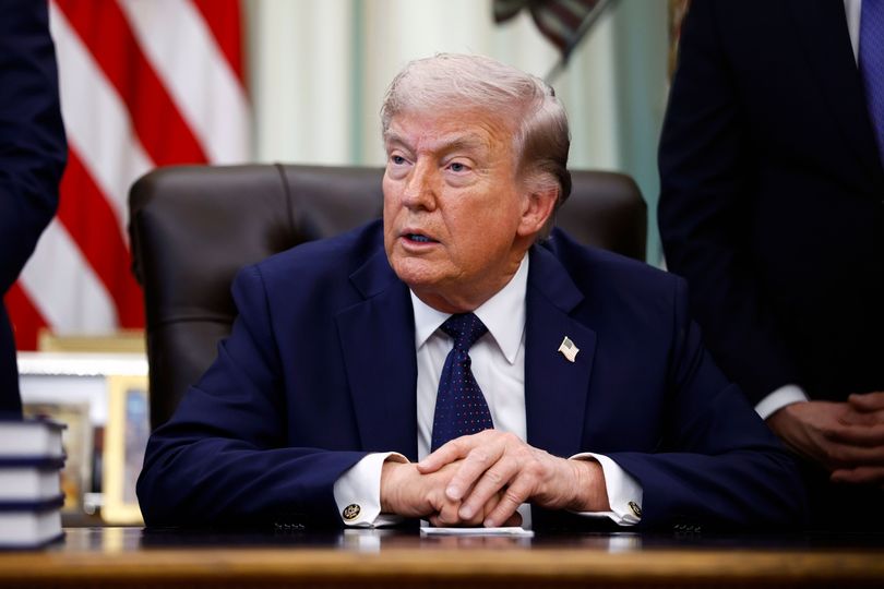 Trump clutches hand to hide bruises and makeup as he issues major ...
