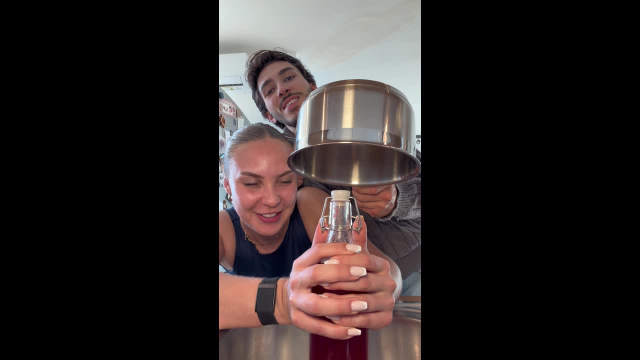 Risk of explosion! DIY fermented lemonade erupts in million‑view ...