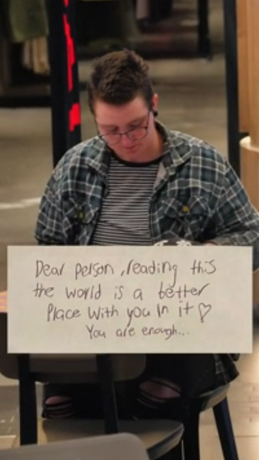 This small act of kindness could save a life: powerful moment that ...