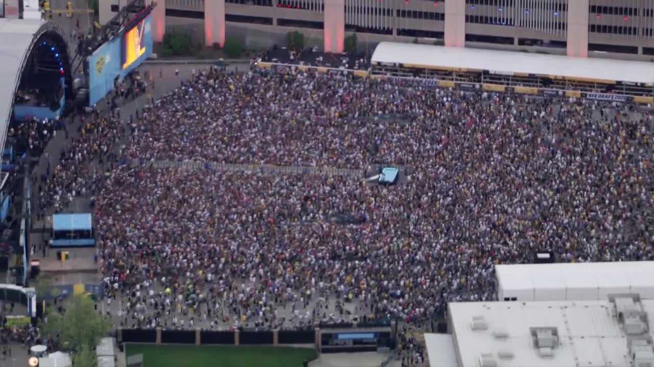 Hundreds of thousands attend first day of NFL draft in Pittsburgh ...
