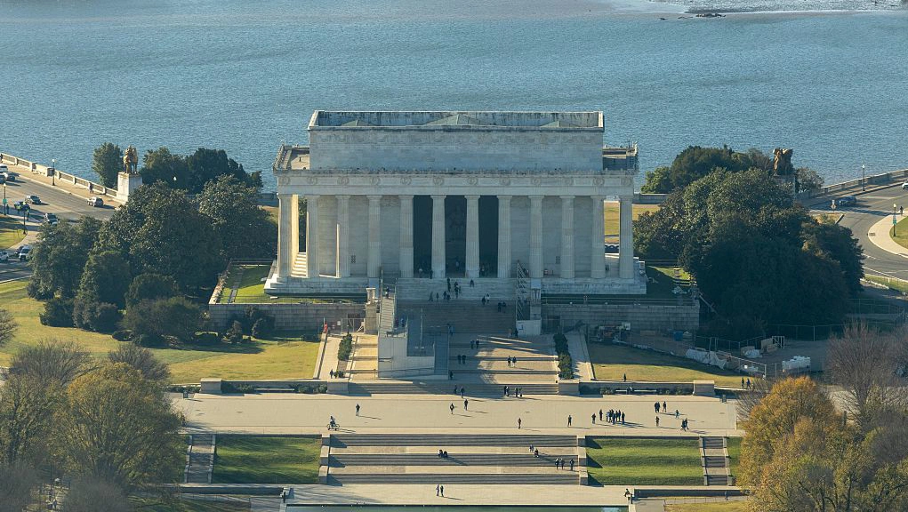 Trump begins blue resurfacing of Lincoln Memorial Reflecting Pool