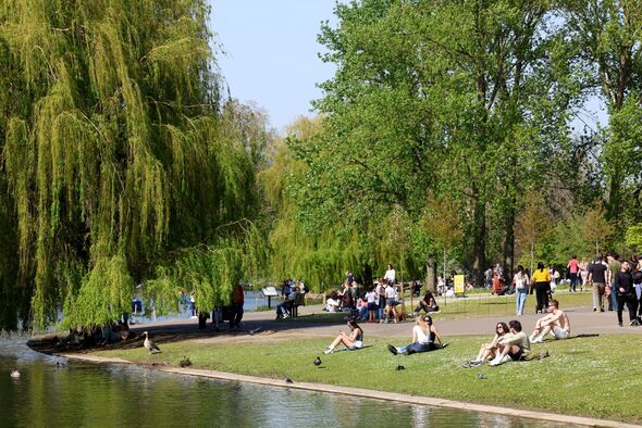 UK weather maps reveal exact date 22C scorcher is to hit Britain - 21 ...