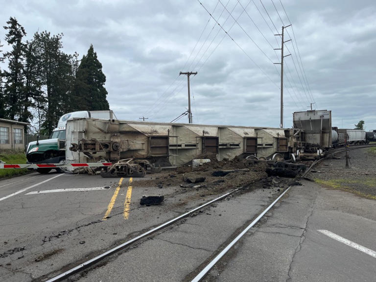 Train derails in Northeast Salem, hitting semi-truck