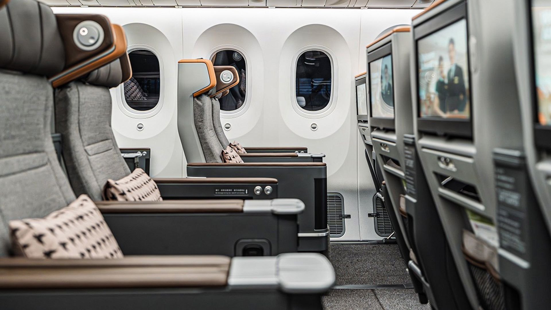 The striking differences between business class & premium economy on ...