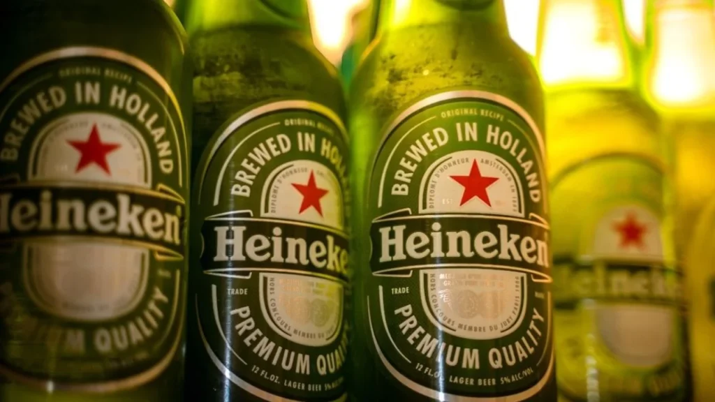 Heineken reporta bajas en venta de cerveza