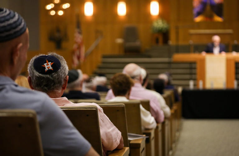 2 young people arrested in alleged plot to attack Houston synagogue