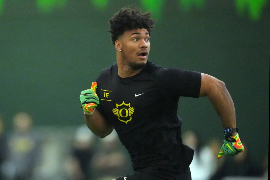 Jets add Kenyon Sadiq, Omar Cooper Jr. in 2026 NFL draft to help boost ...