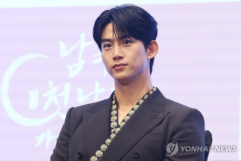 Ok Taec-yeon to marry longtime partner; 2PM to sing at wedding