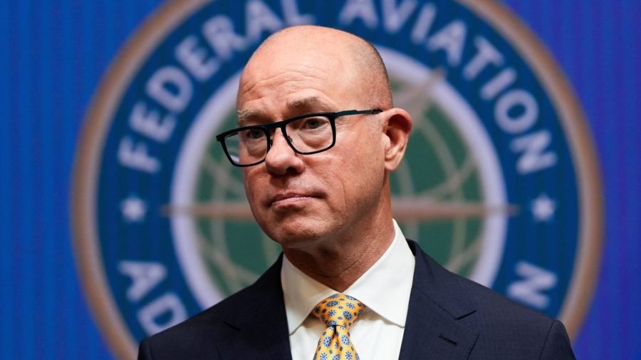 FAA head says air traffic system is 'safe, but it's not efficient'