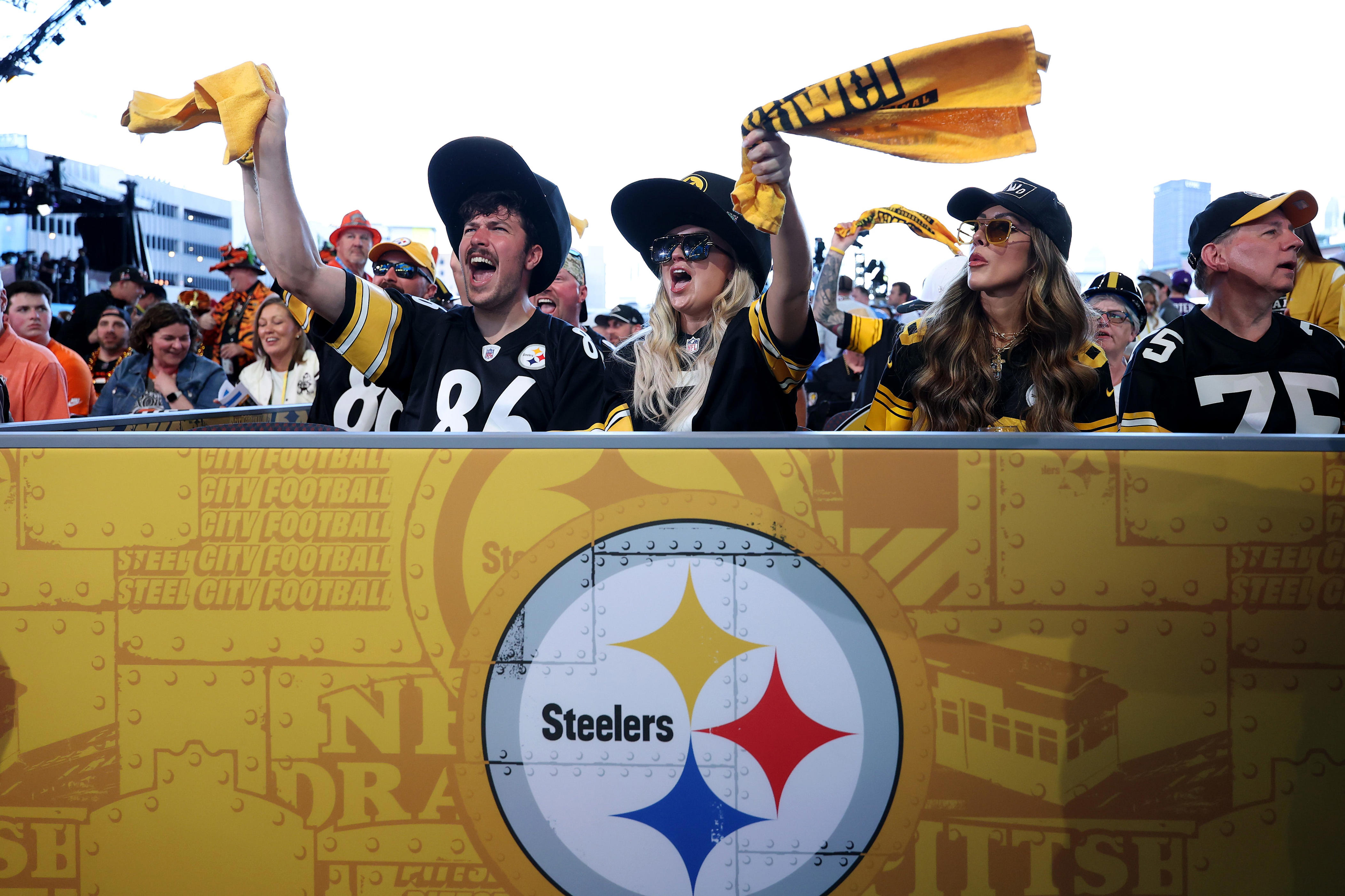 Pittsburgh sets NFL draft attendance record during 2026 first round