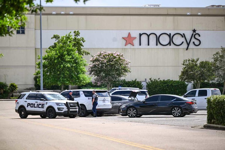 1 dead, 10 injured in Baton Rouge, Louisiana mall shooting as police ...