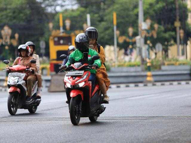 Maharashtra seeks shutdown of Ola, Uber, Rapido bike taxi services