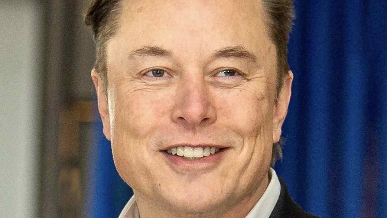 SpaceX wins $57 million Pentagon deal for military space communications