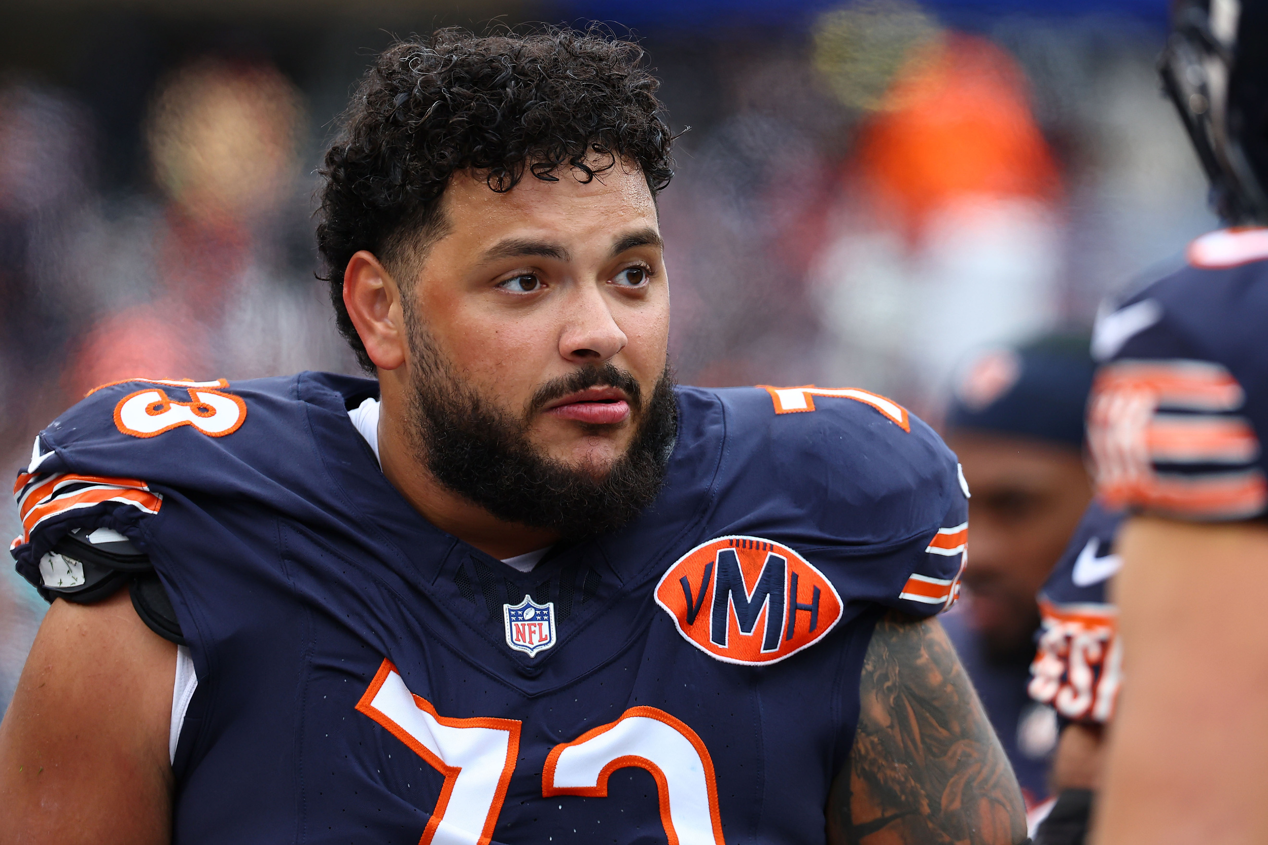 Bears restructure OL Jonah Jackson and TE Cole Kmet's contracts
