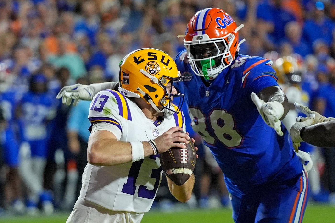 Vikings use first-round pick on Florida DT Caleb Banks, who broke his ...