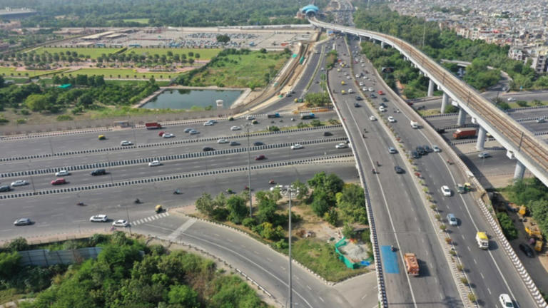 Delhi-Dehradun expressway: Bikes, autos, tractors banned; strict speed ...