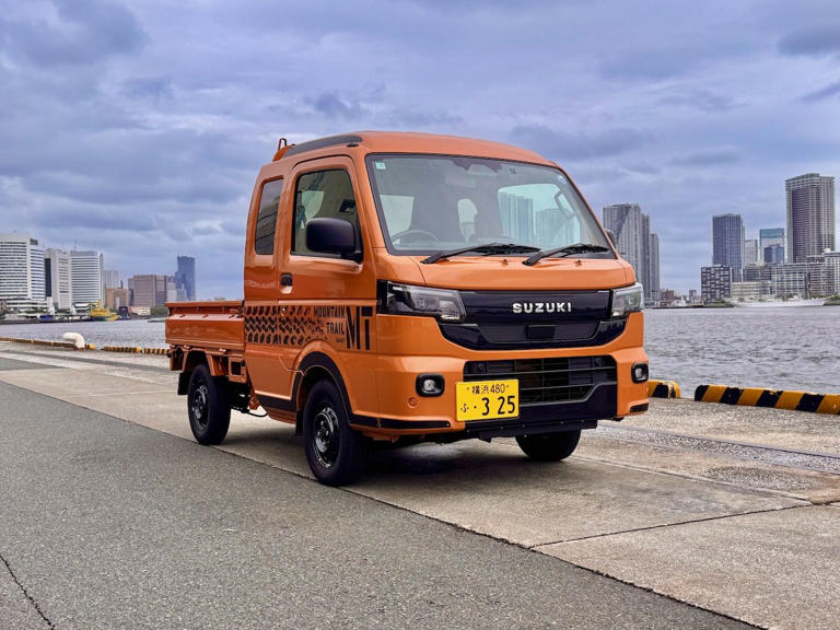 荷物が積めて、しかも快適。スズキの軽トラ「スーパーキャリイ」は街でもレジャーでも使える