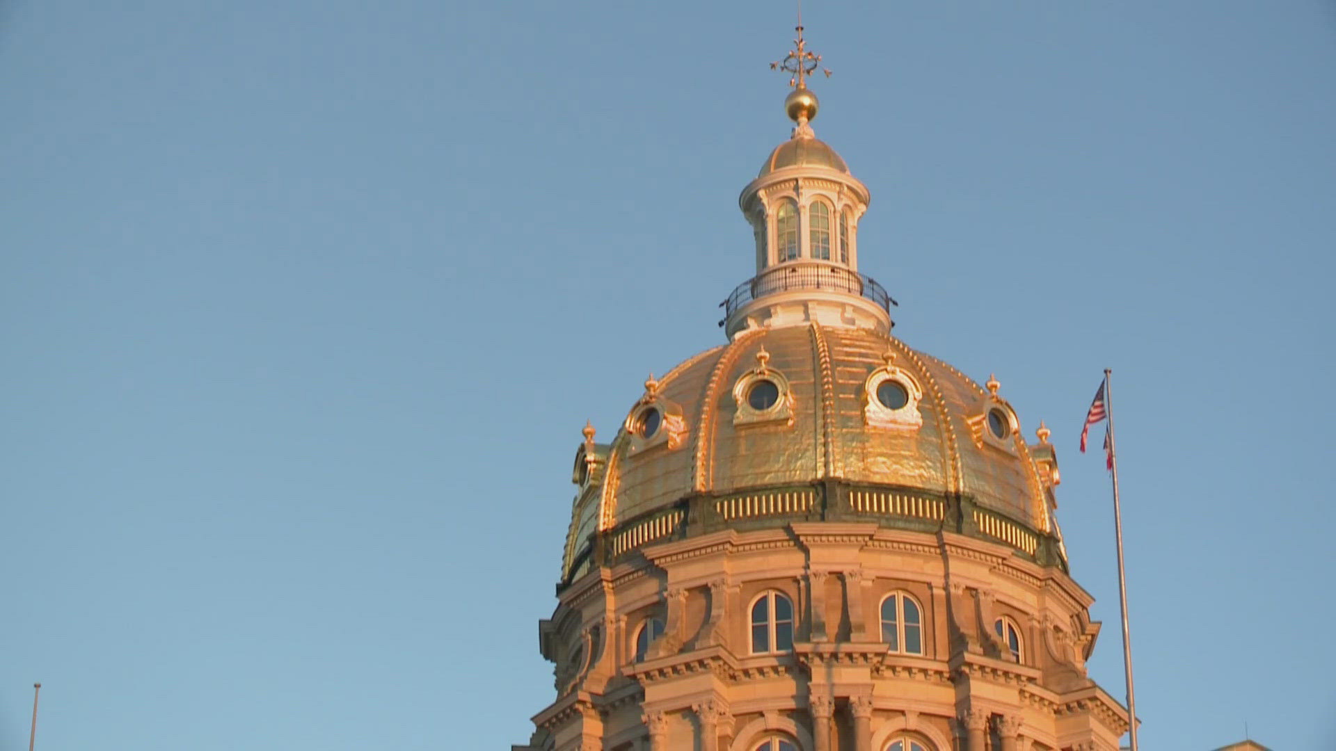 Iowa legislature continues session past deadline, trying to find middle ...