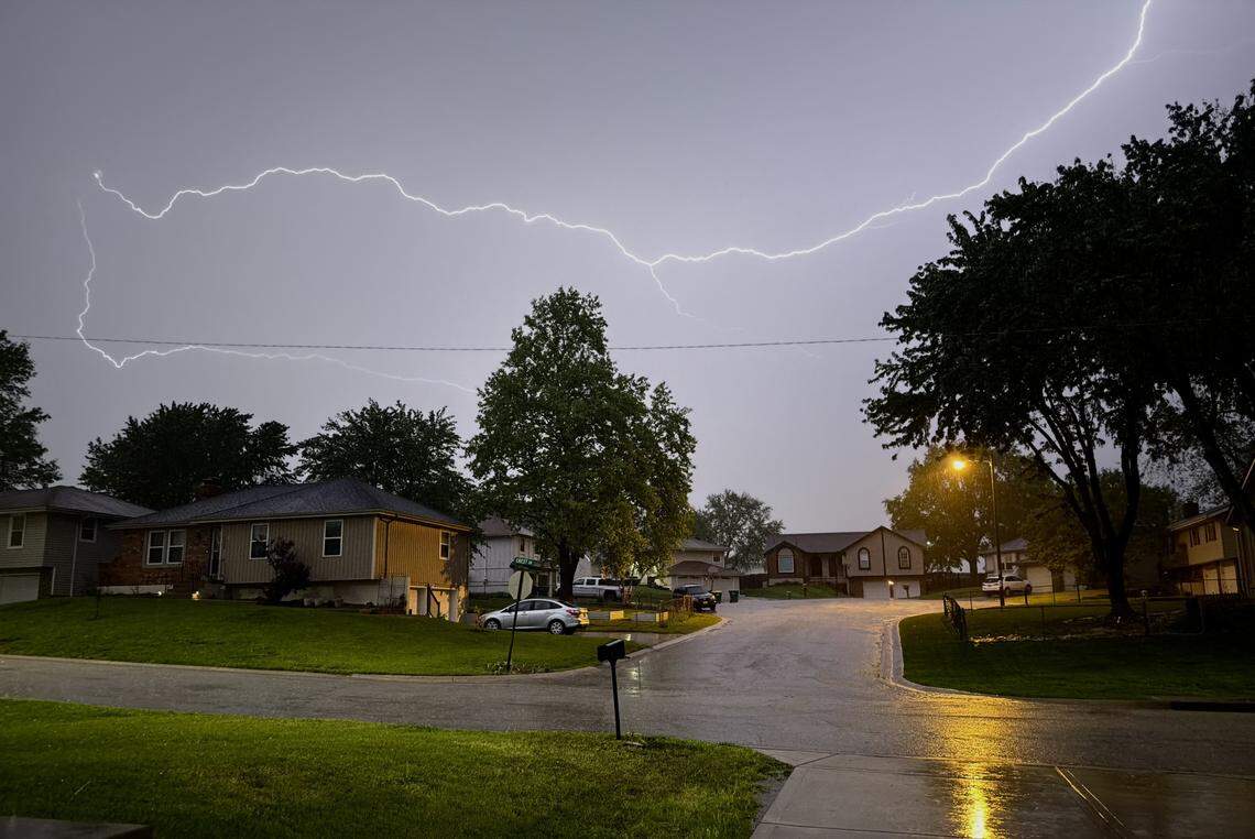 Storms sweep Kansas City, bringing high winds and flood risks