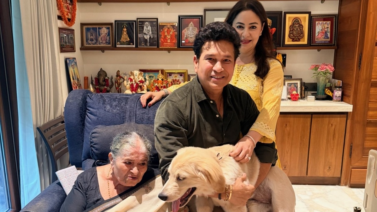 Cake, fans, family and trouble maker: How Sachin Tendulkar celebrated ...