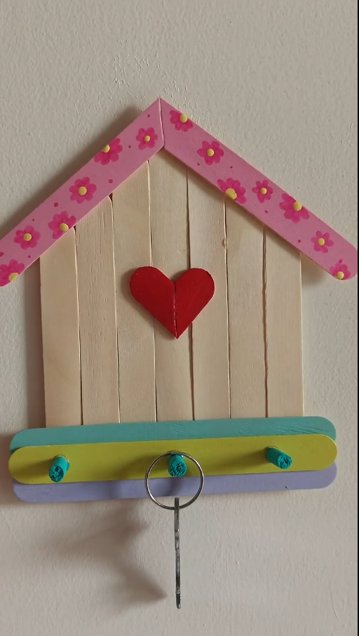 Turn ice cream sticks into the cutest keyholder ever, easy DIY craft ...
