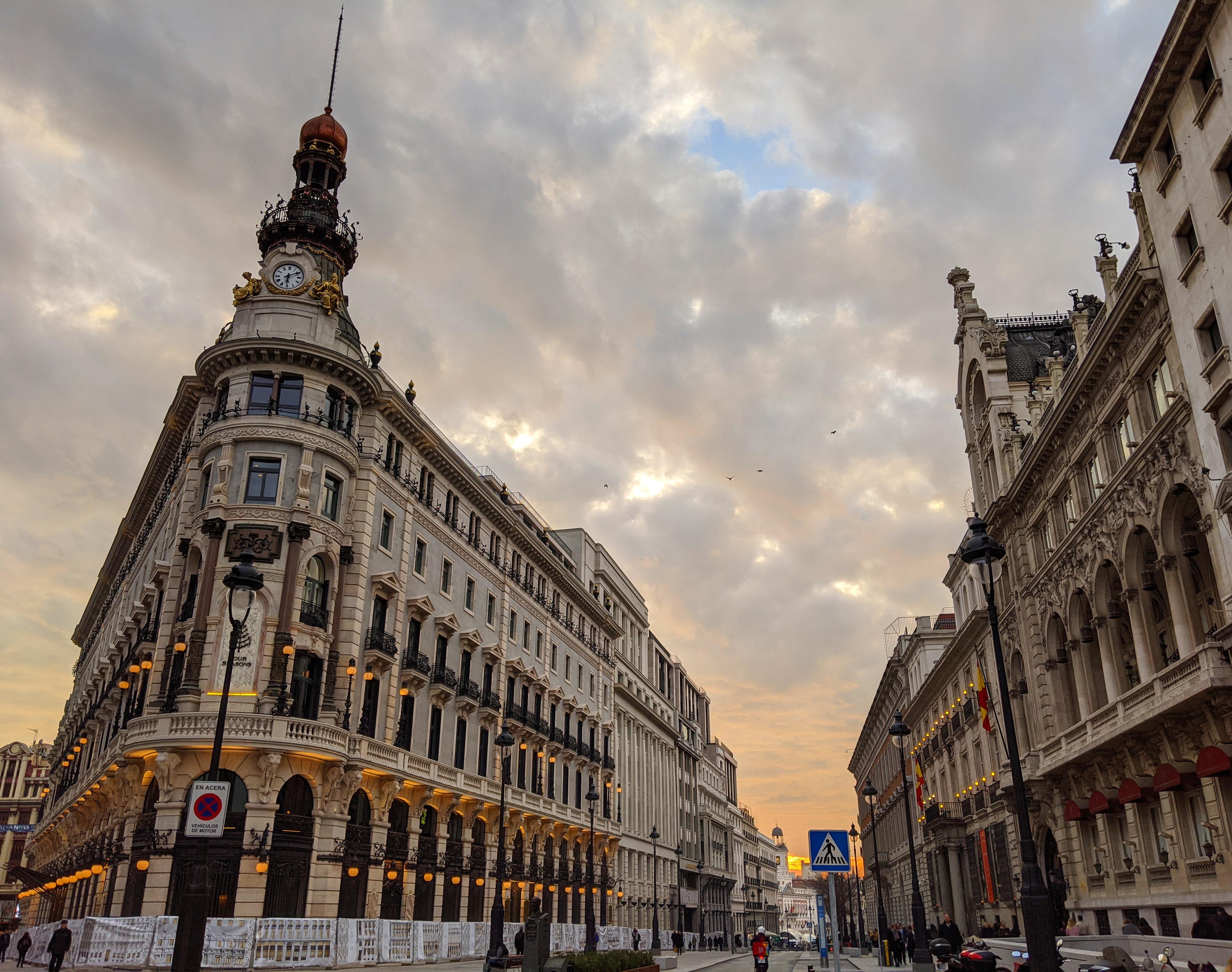 People share the small culture shocks they experienced abroad