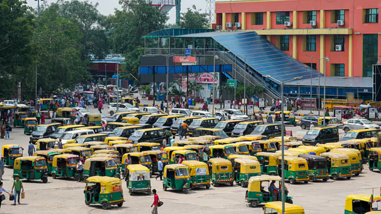 Sena leader urges Maharashtra govt to rethink move to hold Marathi ...