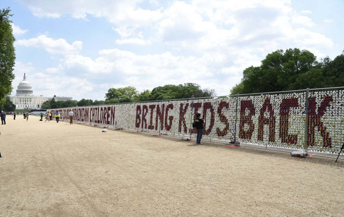 Washington places 20,000 teddy bears to honor abducted Ukrainian children